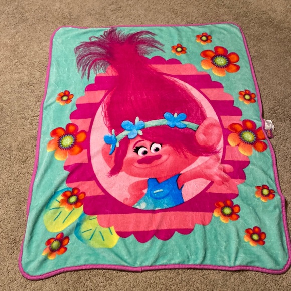 Dreamworks | Bedding | Dreamworks Trolls Flower Power Soft Fleece ...